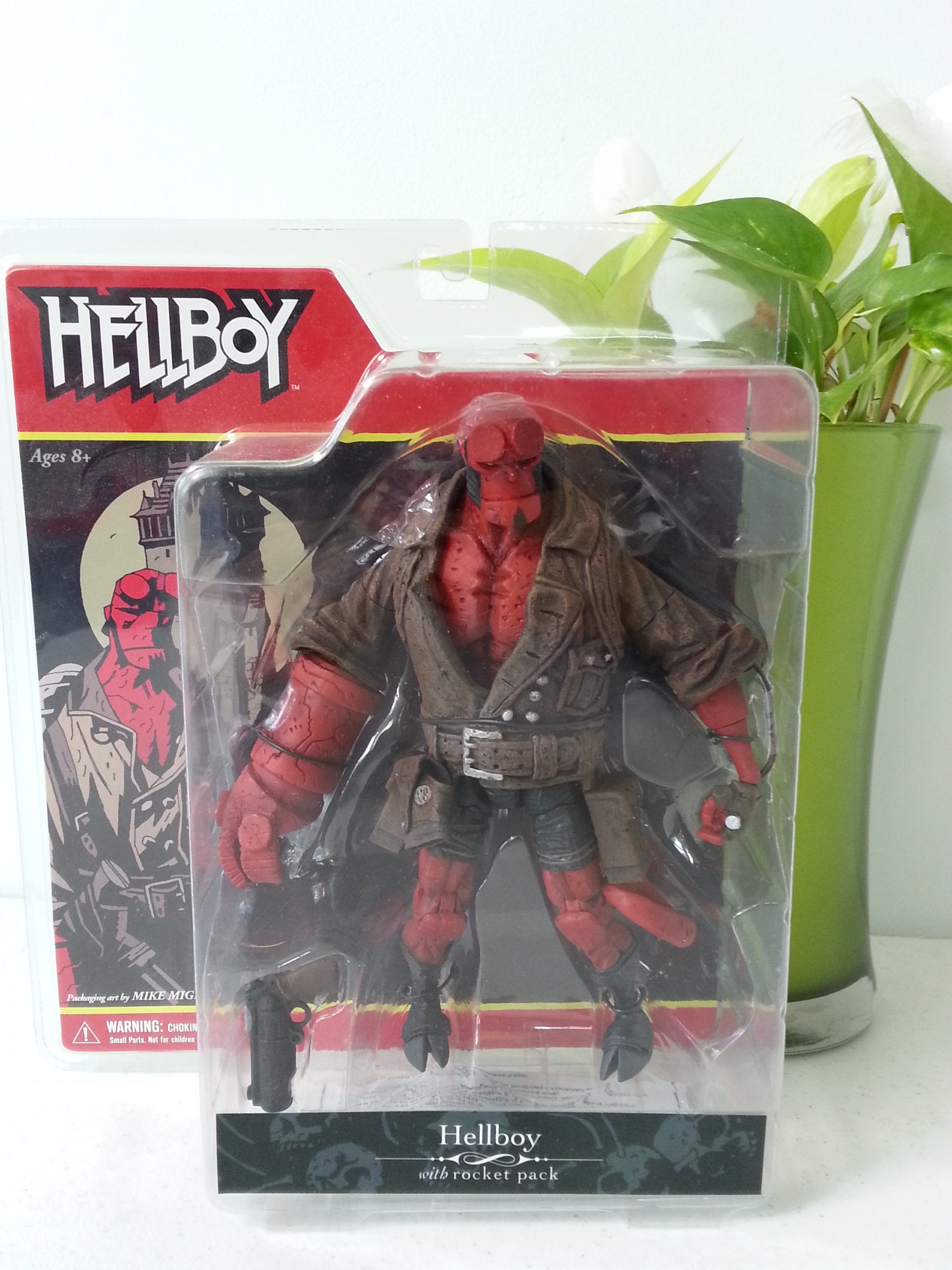 Mezco Toyz Hellboy Comic Book Series 2 Action Figure Rocket Hellboy – eVend